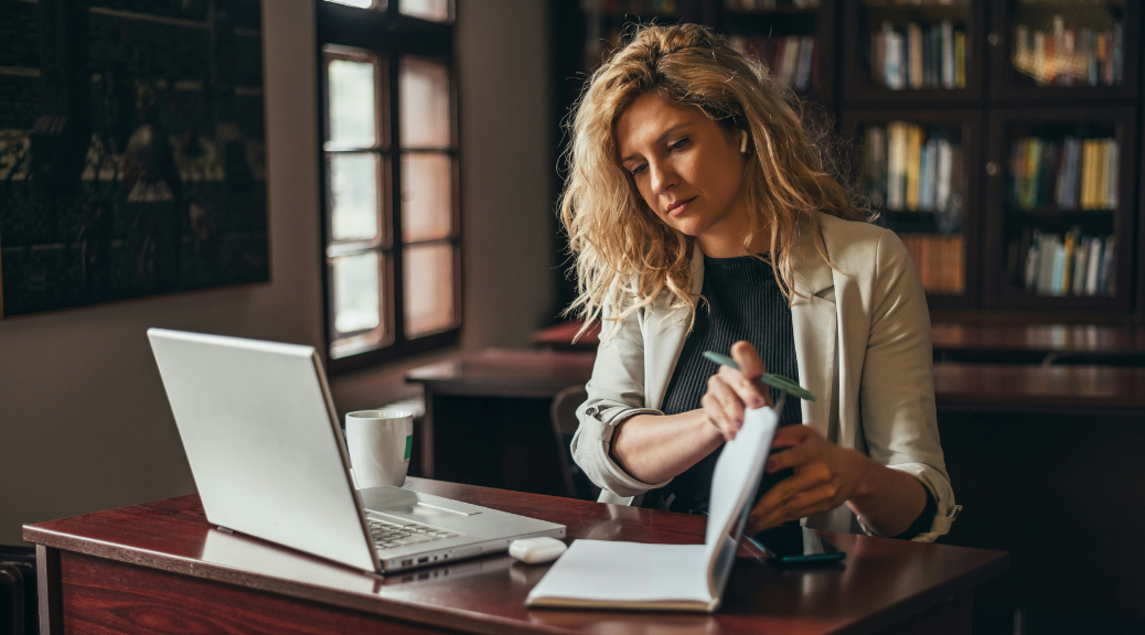 How to Become a Virtual Financial Advisor (In 2024)